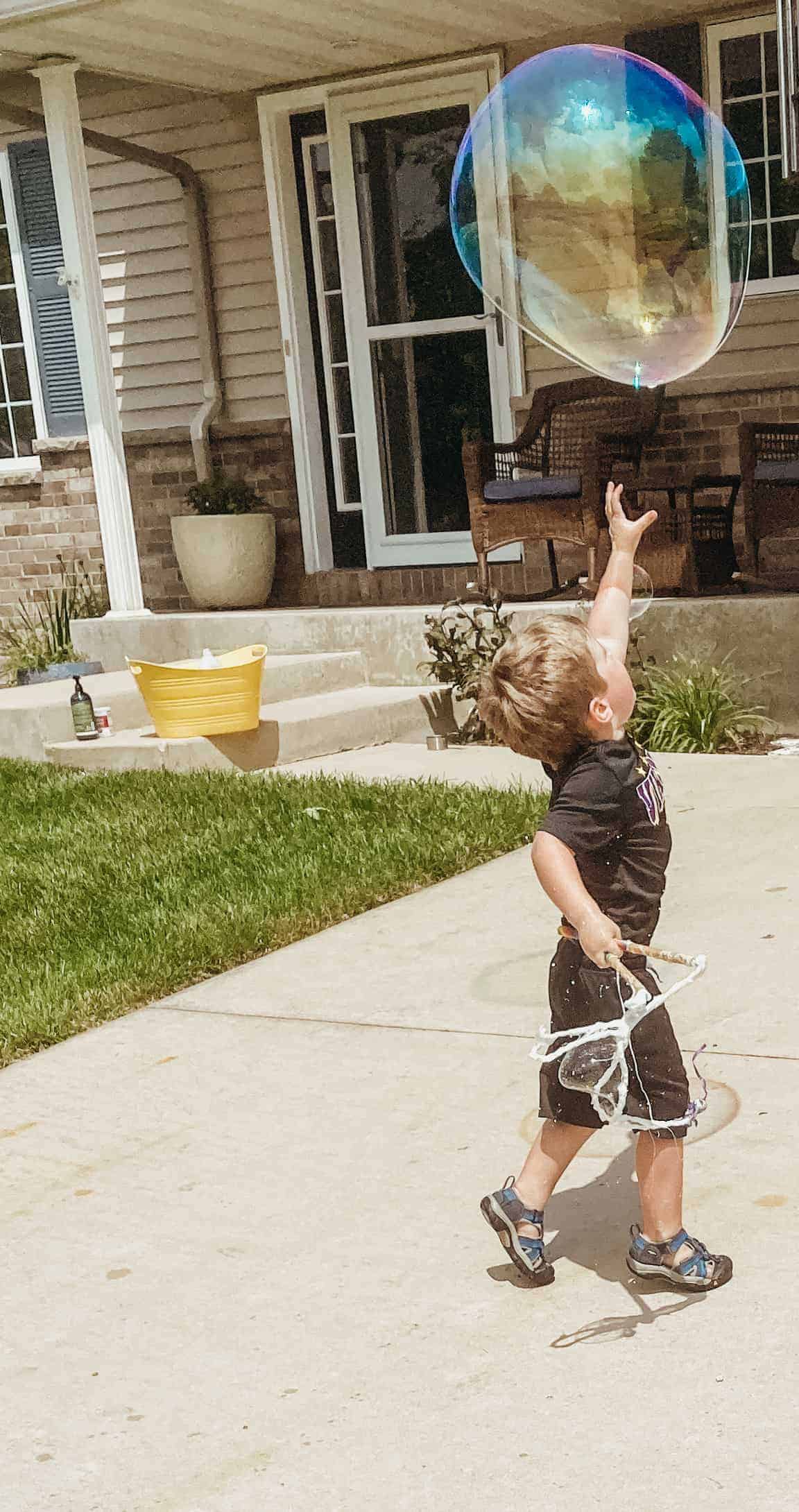 How To Make Giant Bubbles Solution & DIY Bubble Wand