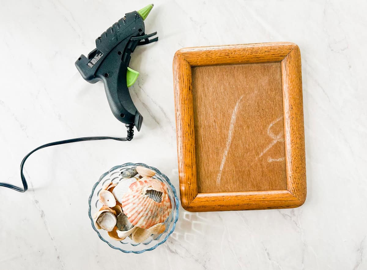 How To Make An Easy DIY Seashell Picture Frame - Fox Farm Home