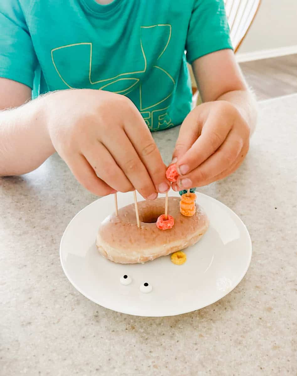 Turkey Donuts | A Fun Thanksgiving Dessert - Fox Farm Home